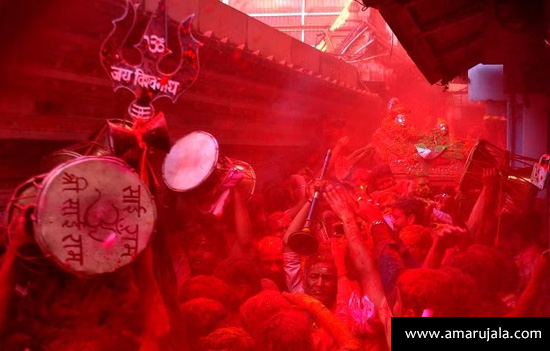 How old is the Kashi Vishvanatha temple